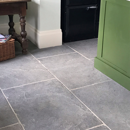 Grey Highgrove Limestone Tumbled Tiles | StoneSuperstore