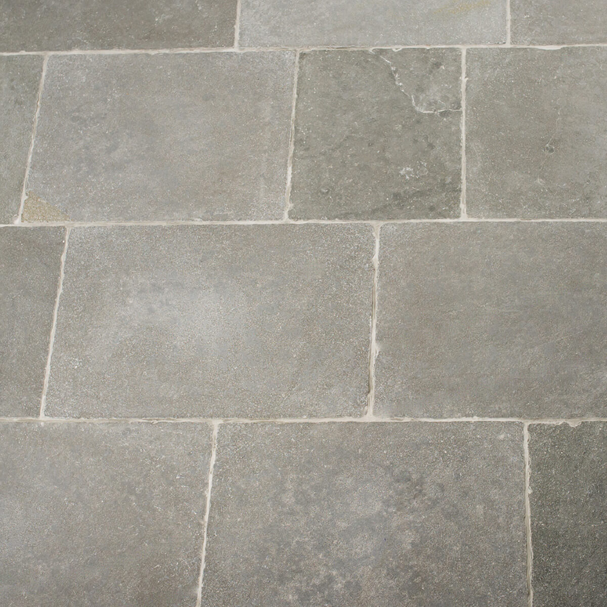 Rutland Grey Tumbled Limestone Outdoor Paving Slabs | StoneSuperstore
