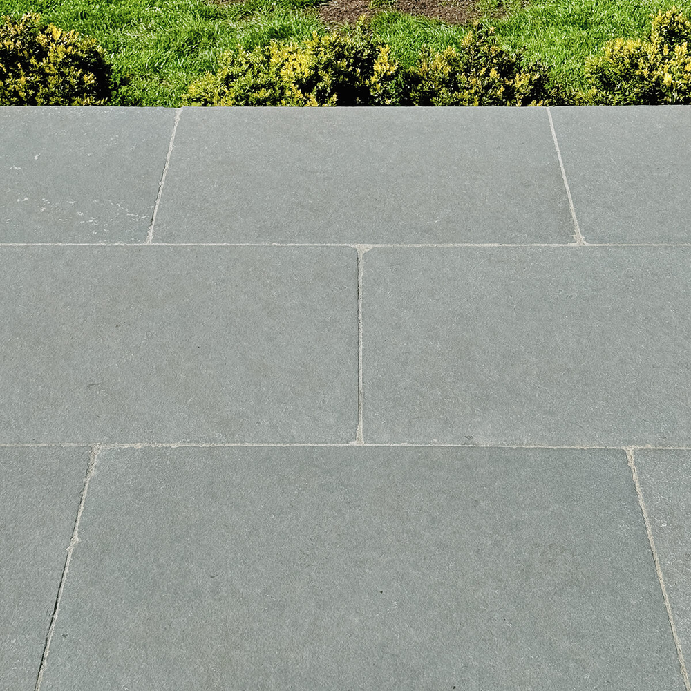 Parisian Grey Outdoor Paving Slabs - Tumbled | StoneSuperstore